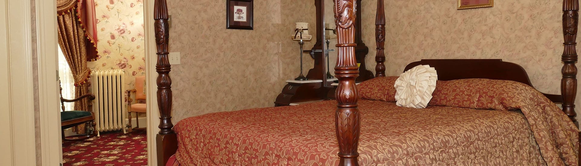 Bed & Breakfast - Colonial House Inn