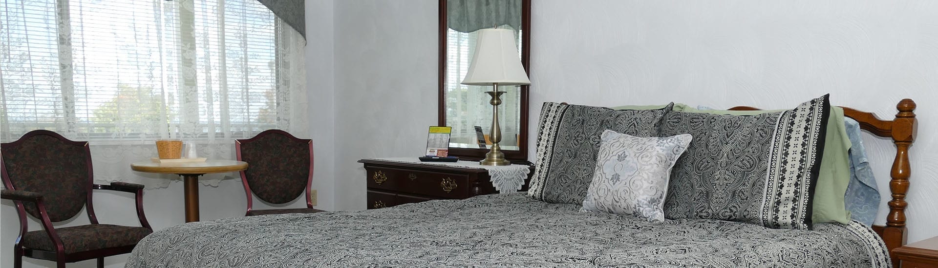 Motel - Colonial House Inn